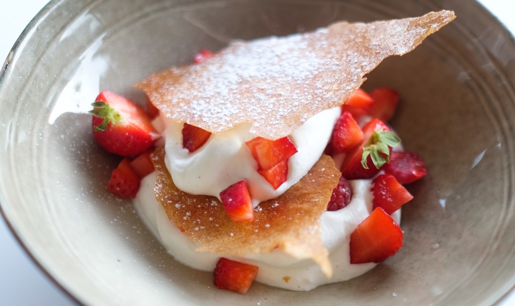 Fruits rouges, crème légère vanillée & croustillant caramel – Cookerei ...