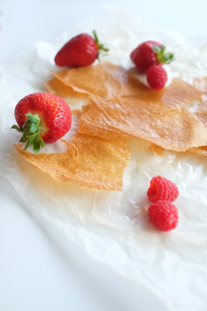 Fruits rouges, crème légère vanillée & croustillant caramel – Cookerei ...